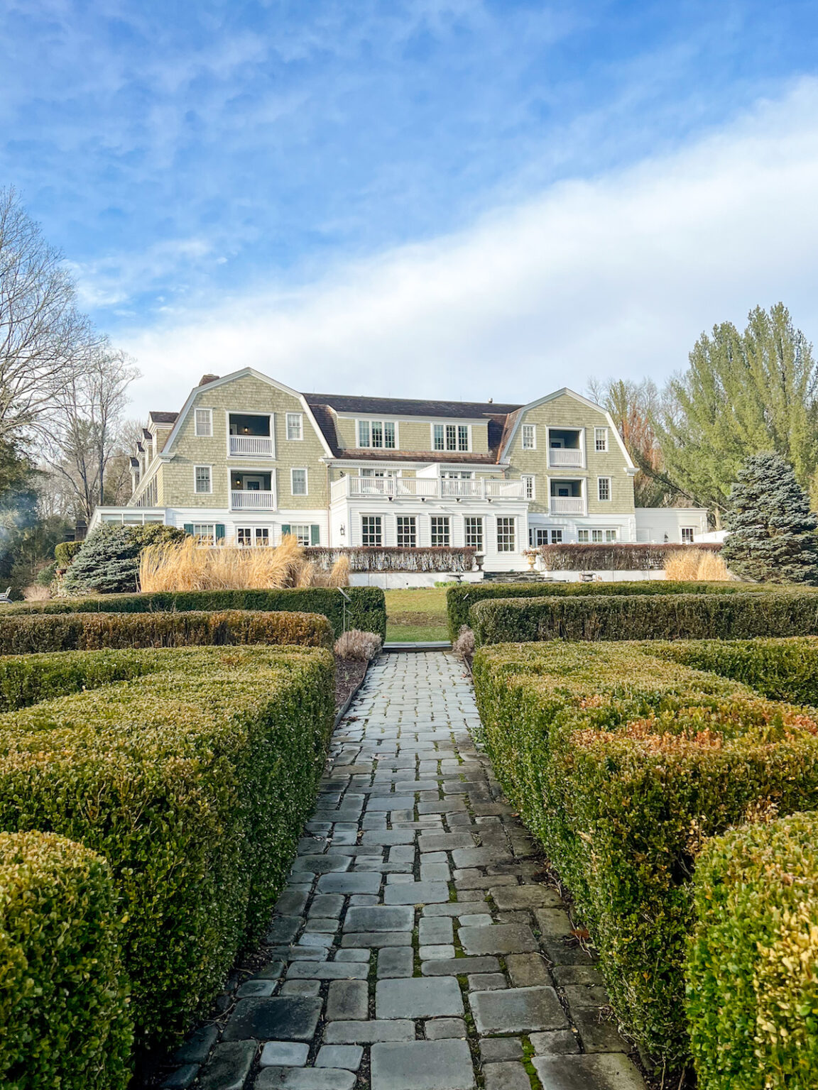 A WEEKEND AT THE MAYFLOWER INN | Design Darling